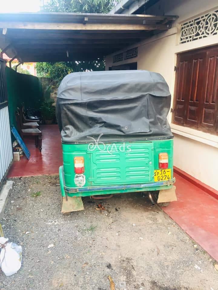 Bajaj Three Wheel 2 Stroke in Matara