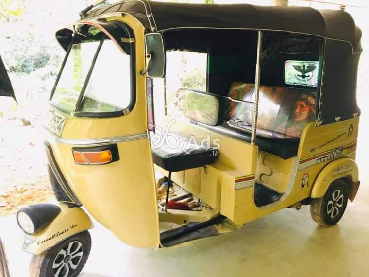 Bajaj 4 Stroke Three Wheel in Matara